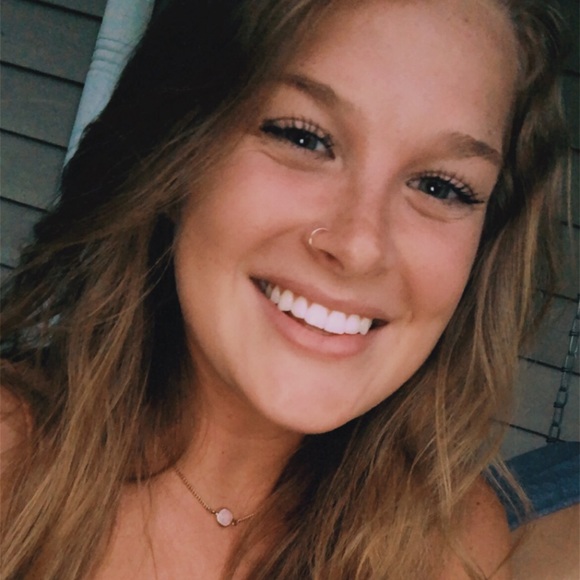 Jenna's Closet (@jennaleann12) | Poshmark